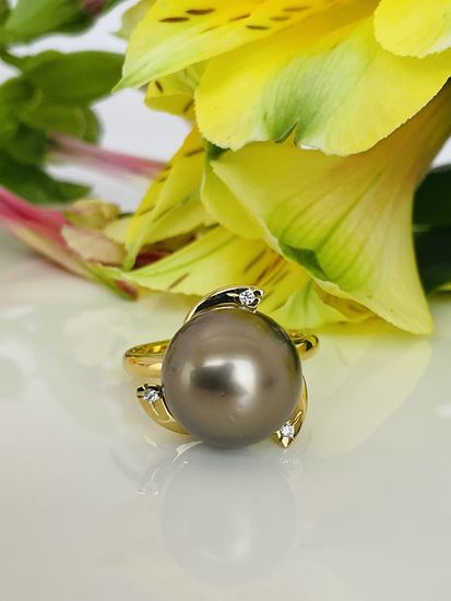 Stunning 18ct Gold Tahitian / Cook Island Pearl & Diamond Ring. | Debs ...